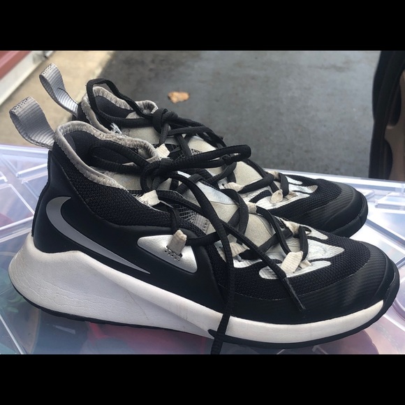 Nike | Shoes | Nike Future Court 2 Gs Blackmetallic Size 2y | Poshmark